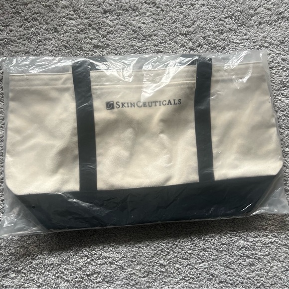 SkinCeuticals | Bags | Skinceuticals Black And Cream Mens Duffel Bag ...